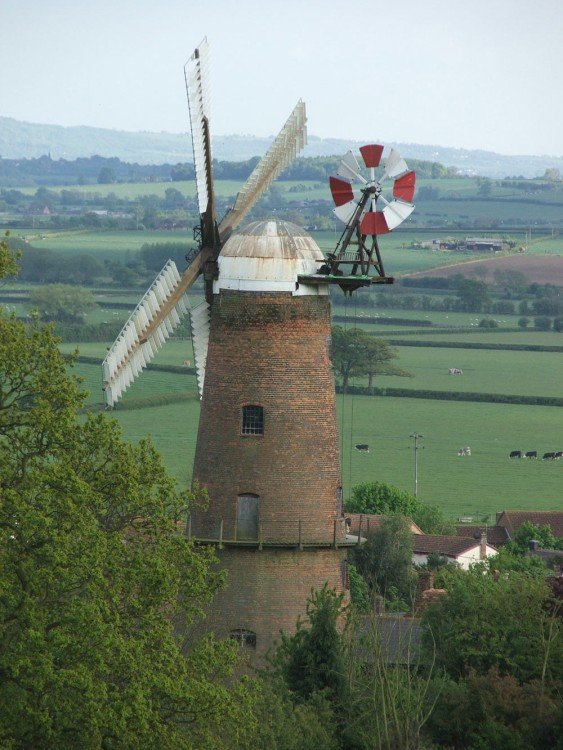 "Quainton Windmill, Buckinghamshire" by Sophie at PicturesofEngland.com