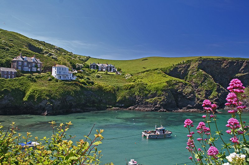 "Port Isaac in Cornwall" by Tony Winfield at PicturesofEngland.com