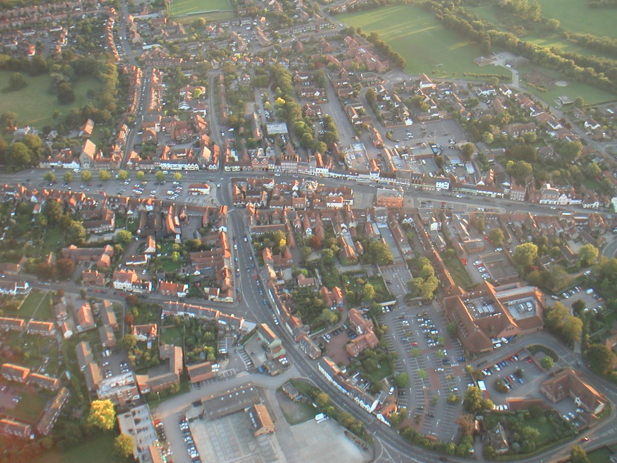"Thame, Oxfordshire" by Ian at PicturesofEngland.com