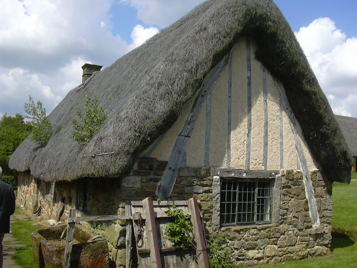"Cruck cottage at Ryedale Folk Museum, Hutton-le-Hole, North Yorkshire ...