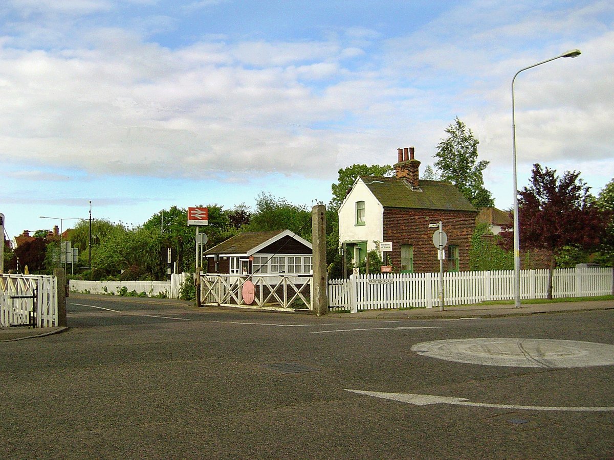 "Frinton on Sea station, Essex" by Ken Brazier at PicturesofEngland.com