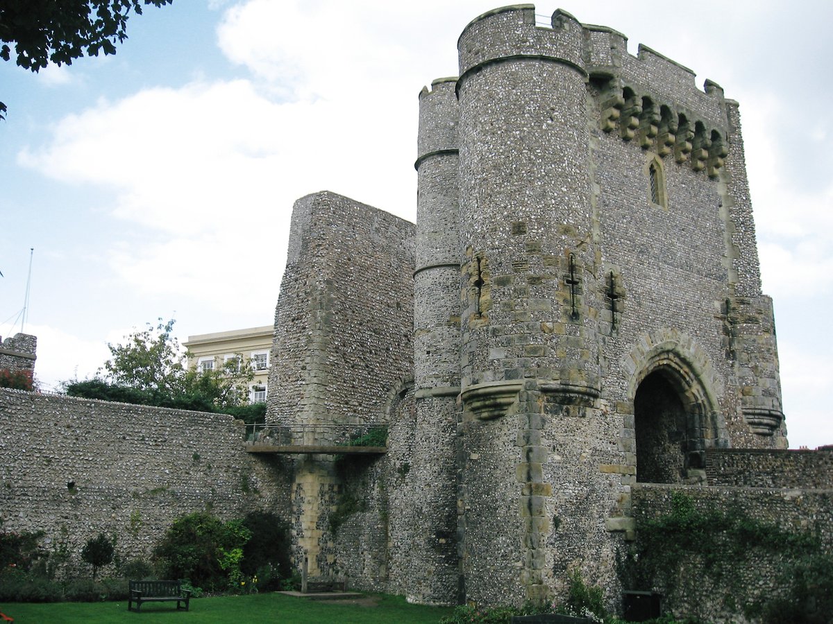 "Lewes Castle Barbican" by Steve Lacey at PicturesofEngland.com