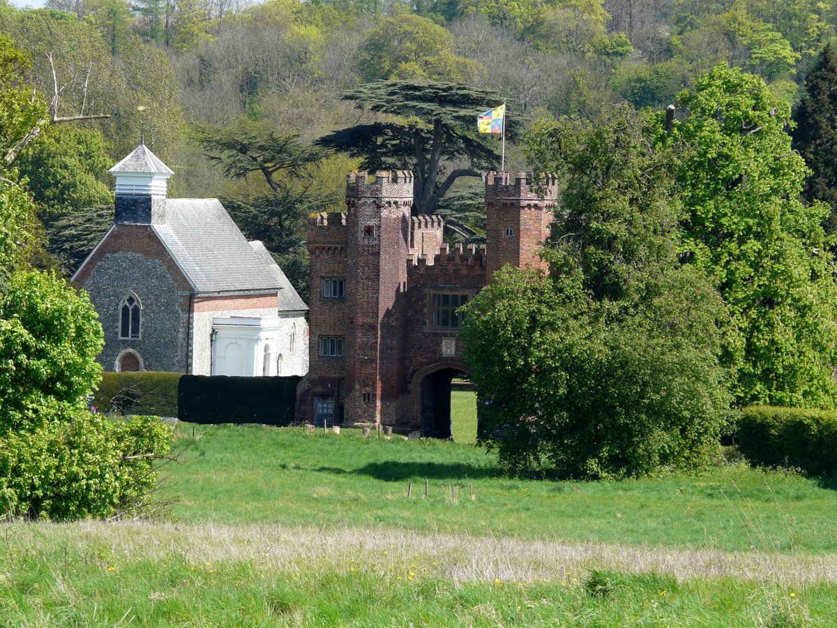 "Lullingstone Castle" by Stephen at PicturesofEngland.com