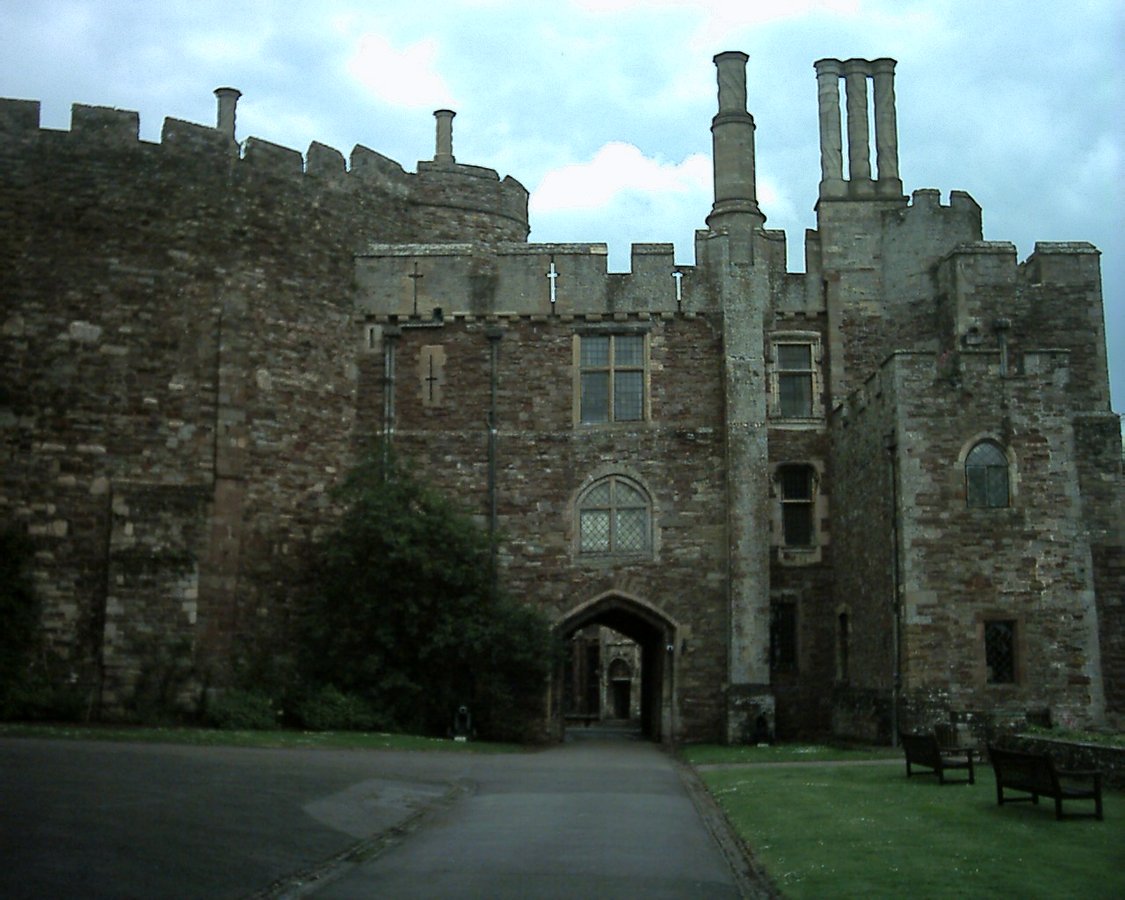 "Berkeley Castle" by Robin Disbennett at PicturesofEngland.com