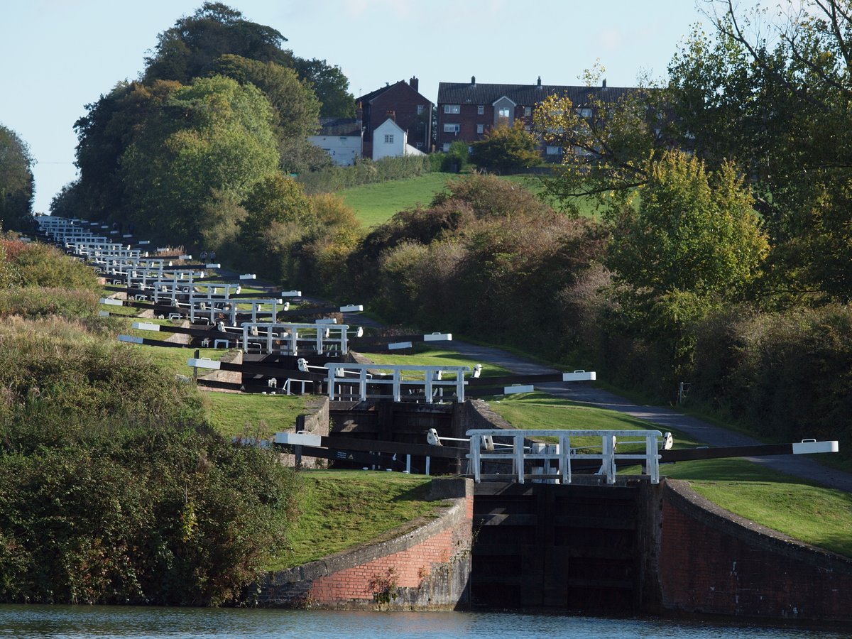 "Caen Hill Locks on the Kennet and Avon Canal at Devizes" by David ...