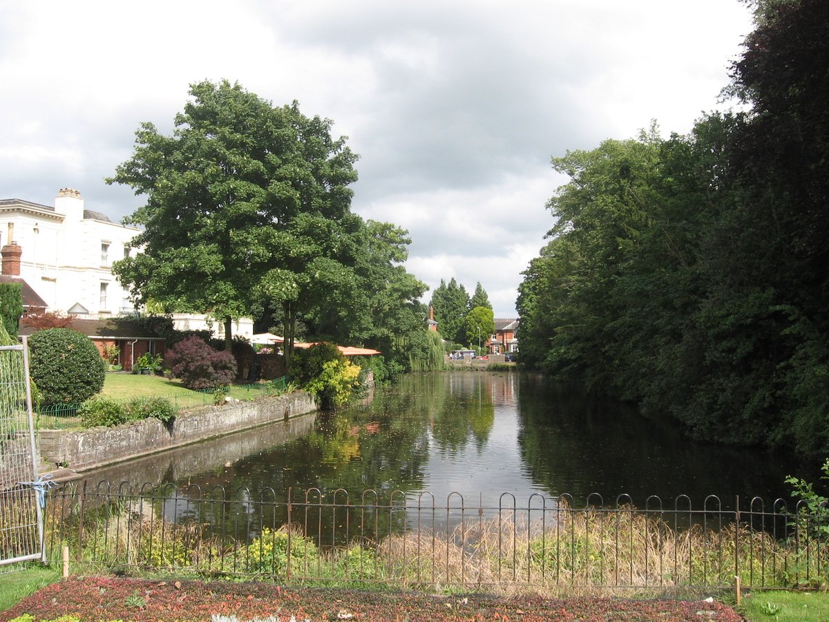 "Castle Mill Pond" by David Roberts at PicturesofEngland.com