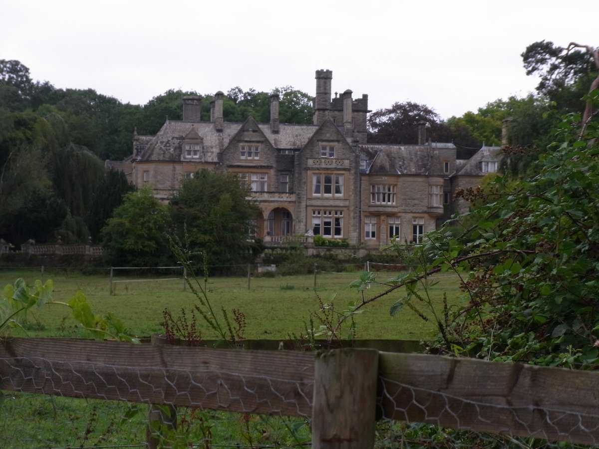 "Freeland House" by Karen Lee at PicturesofEngland.com