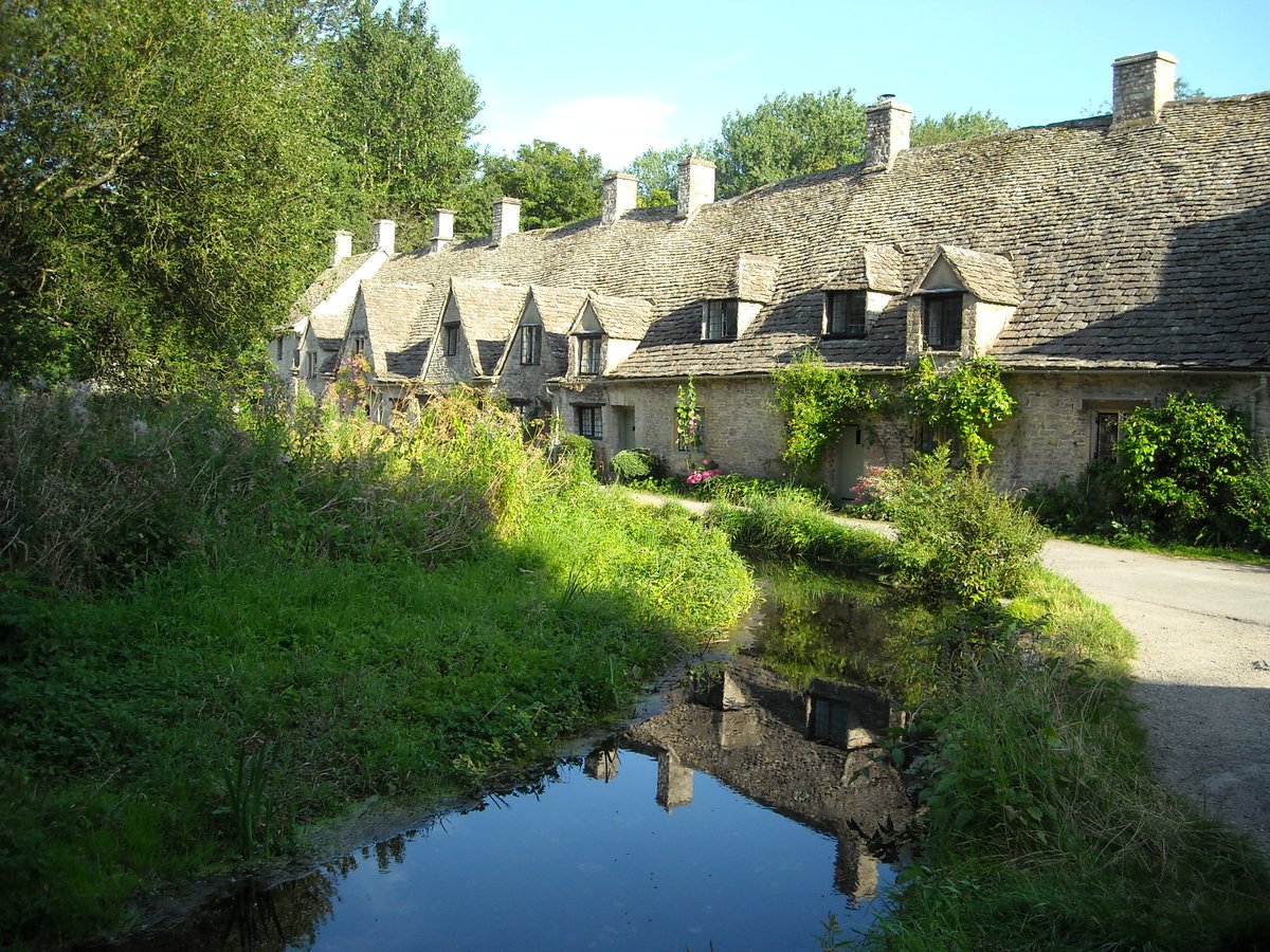 "Bibury" by Martin Humphreys at PicturesofEngland.com