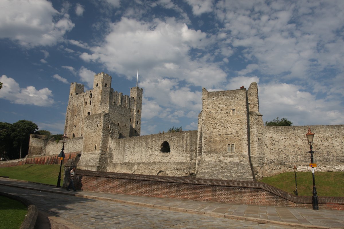 "Rochester Castle" by Zbigniew Siwik at PicturesofEngland.com