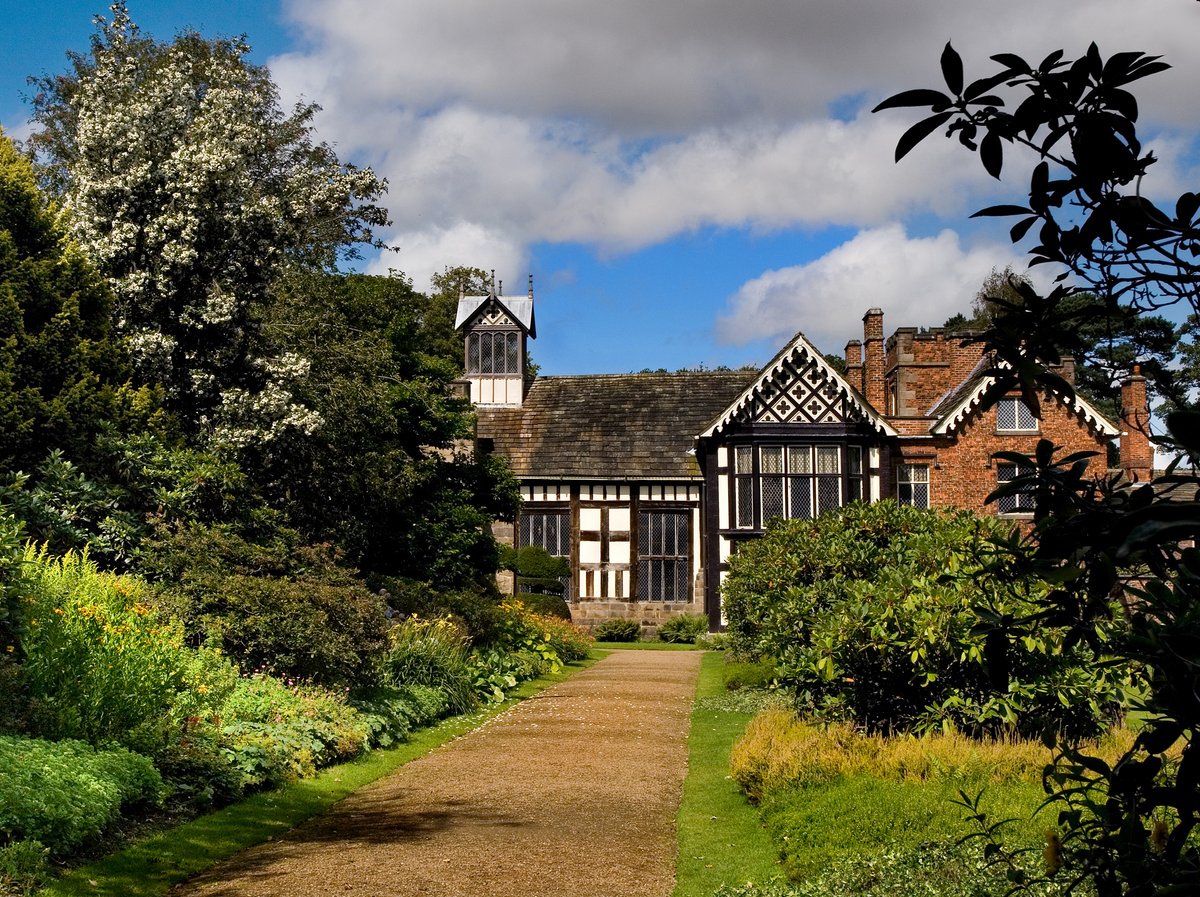 "Rufford Old Hall" by David Swann at PicturesofEngland.com