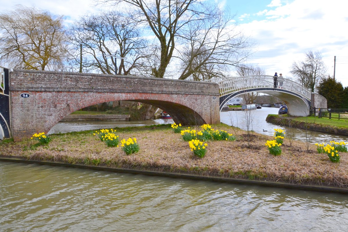 "Braunston junction" by Martin Humphreys at PicturesofEngland.com