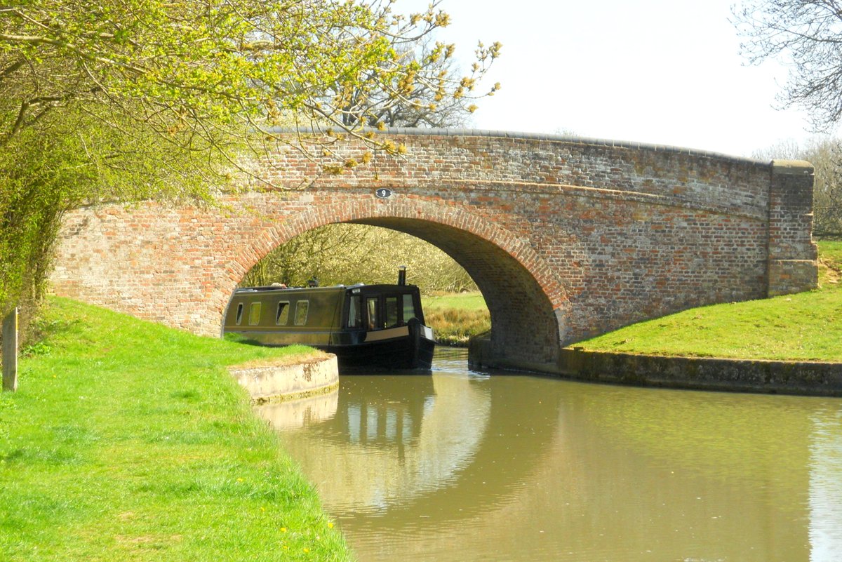 "Canal scenes" by Martin Humphreys at PicturesofEngland.com