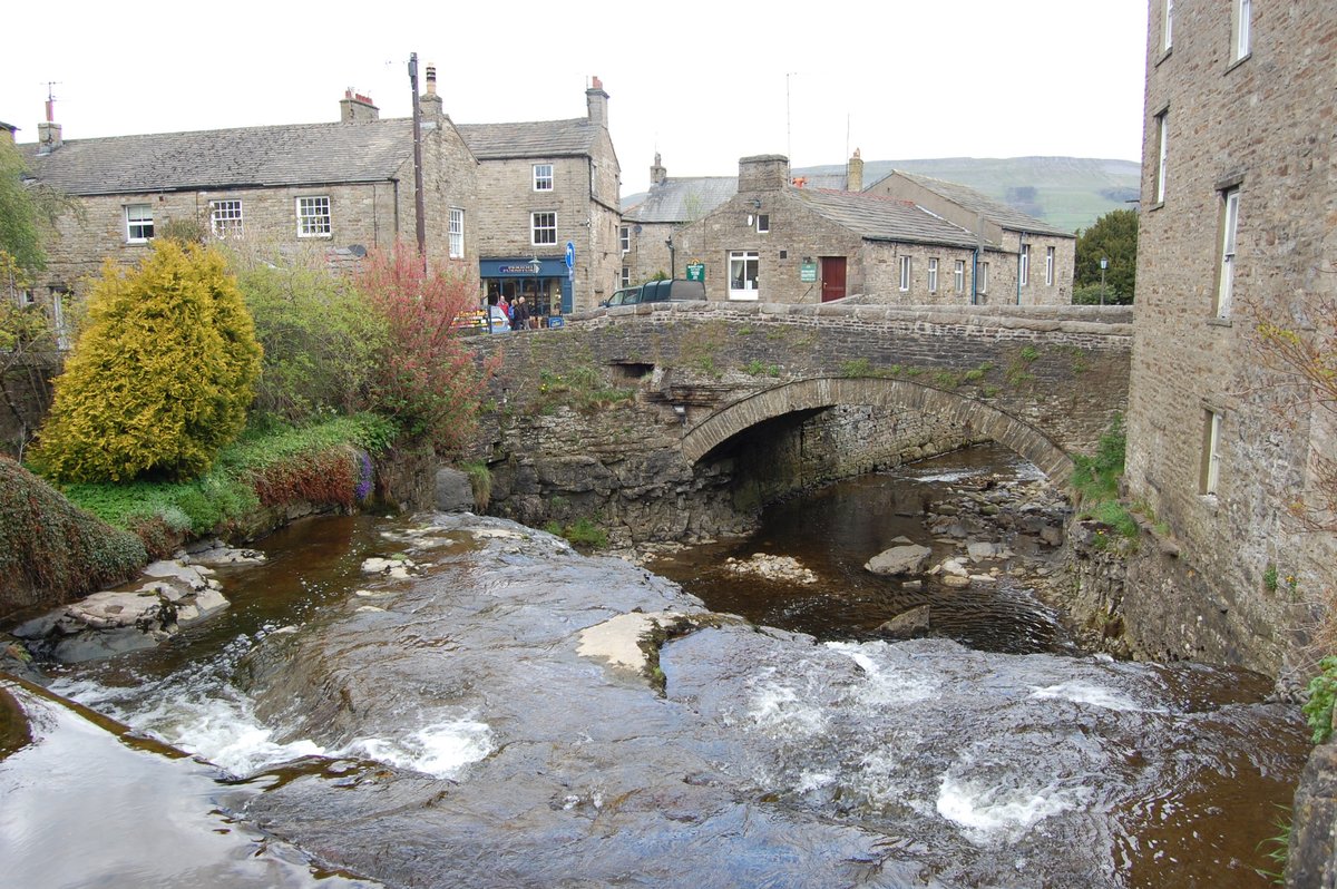 "Hawes" by Doug Bainbridge at PicturesofEngland.com
