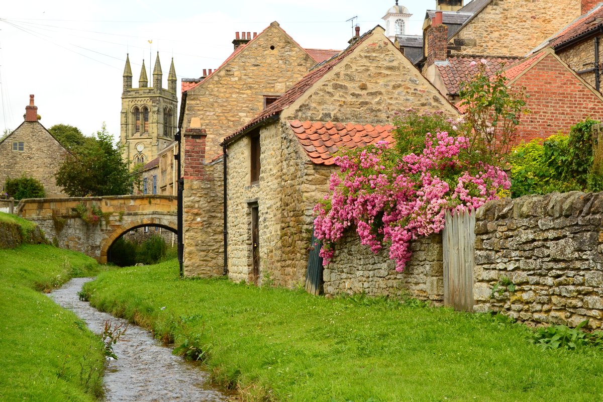 "Helmsley" by Martin Humphreys at PicturesofEngland.com