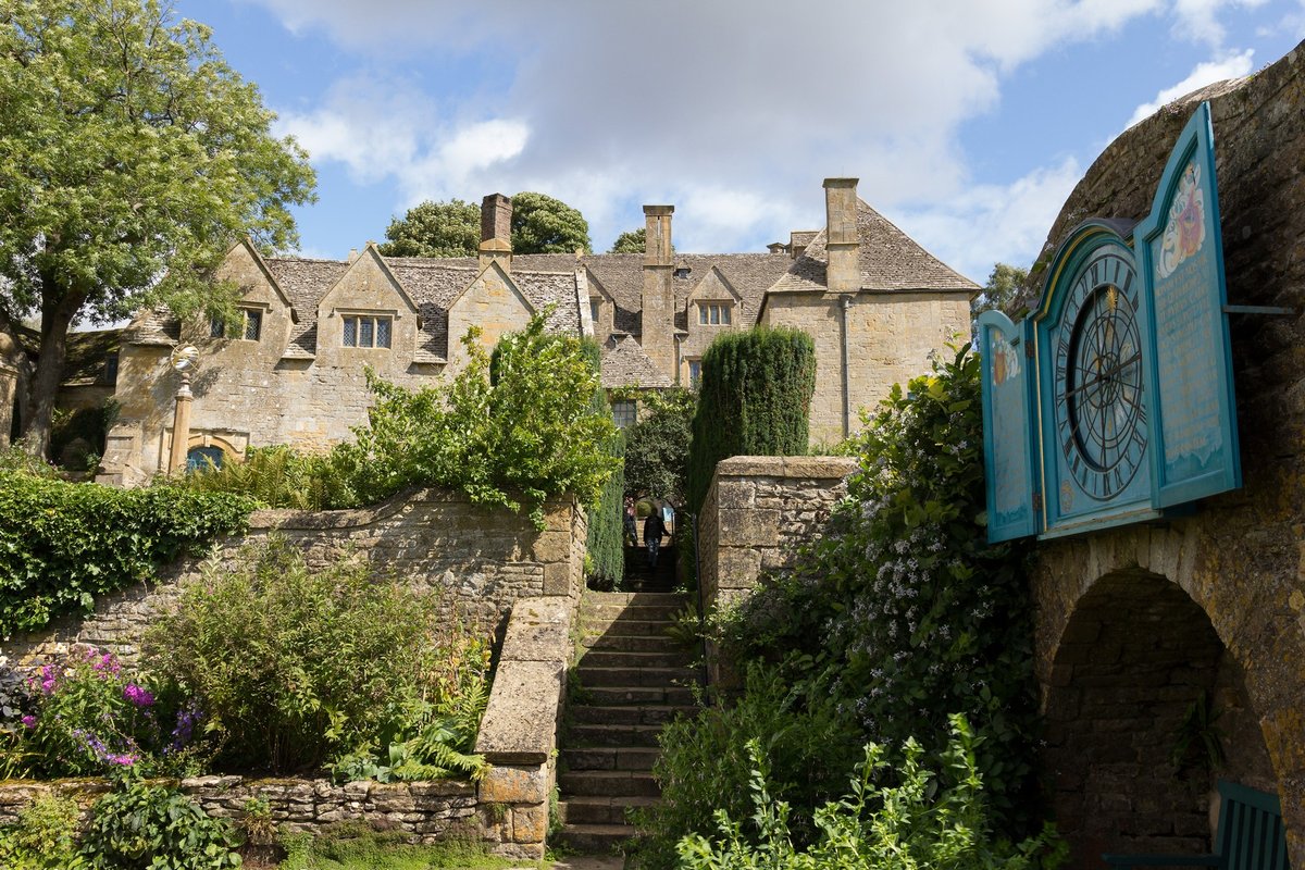 "Snowshill Manor" by Andreas Lindberg at PicturesofEngland.com