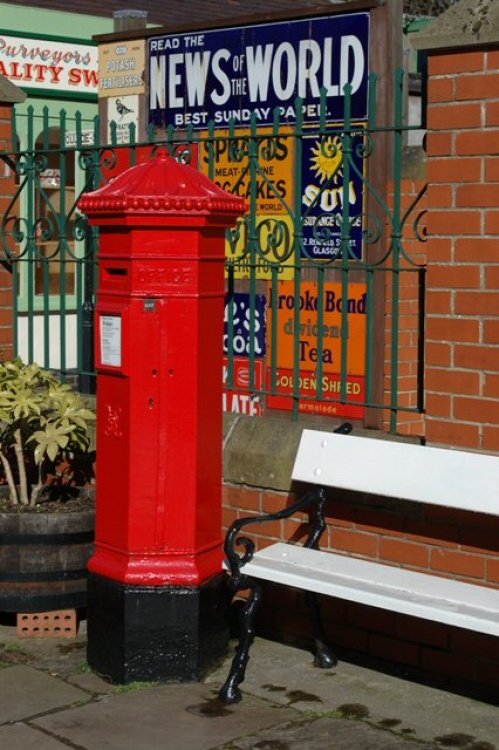 Post Boxes & Telephone Boxes - Pictures of England