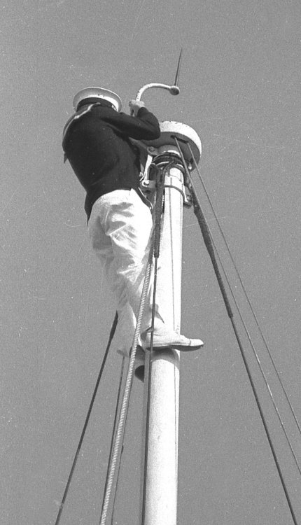 "HMS Ganges mast." by Robert Hanley at PicturesofEngland.com