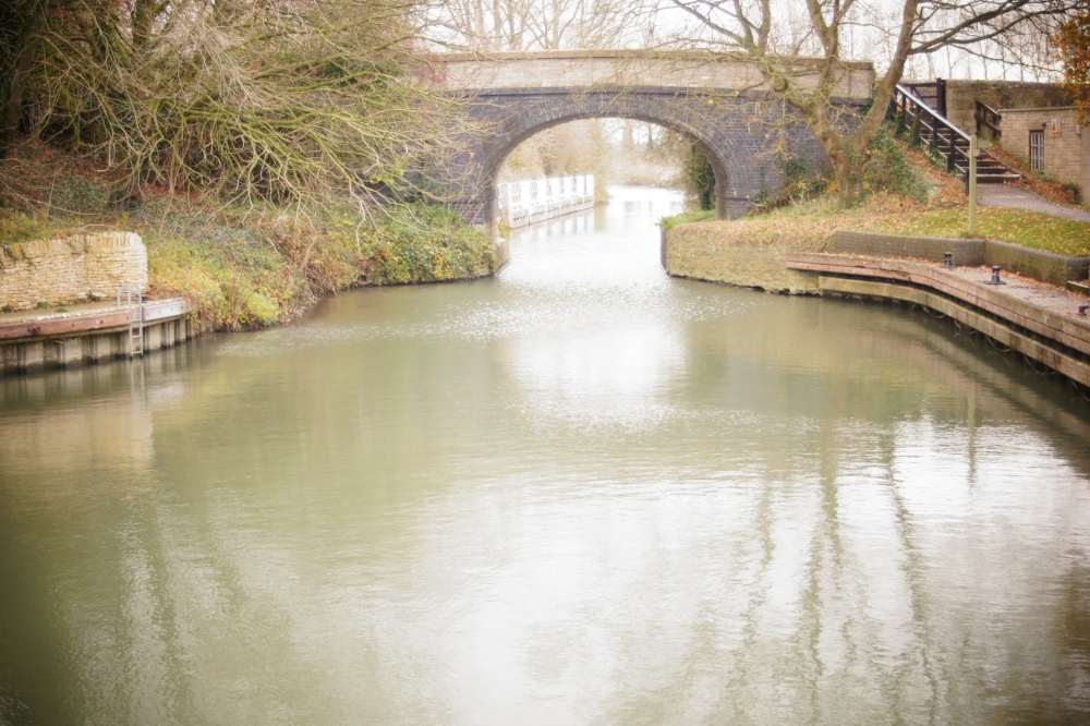 "St Johns Lock, Lechlade" by Trelaine Hicks at PicturesofEngland.com